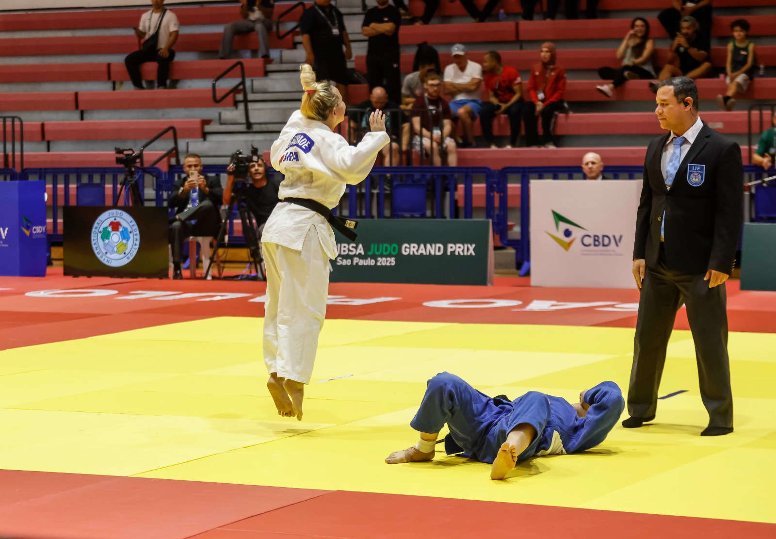 Brasil conquista cinco medalhas no primeiro dia do Grand Prix ...